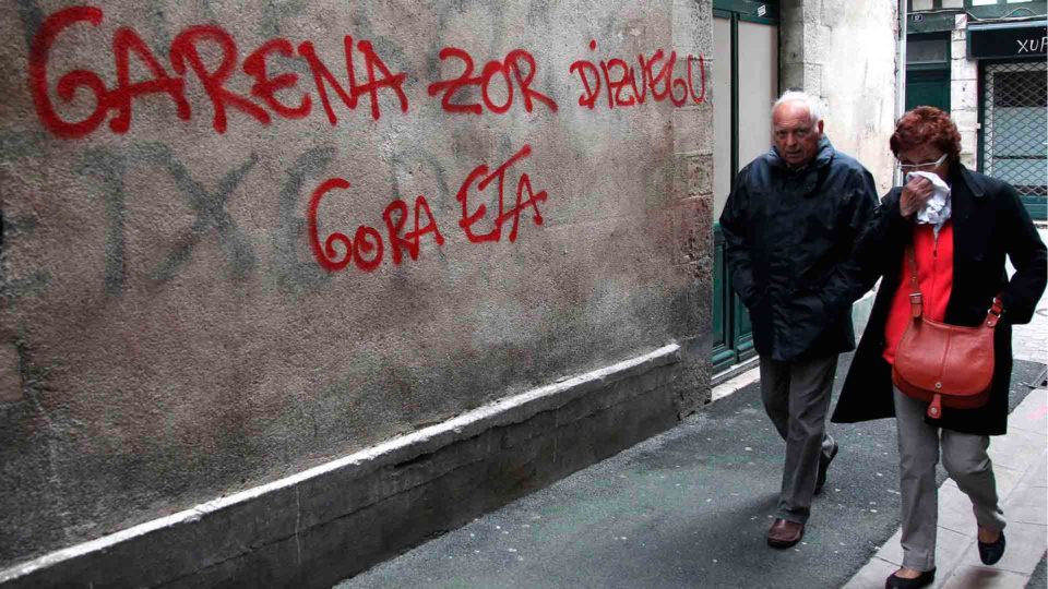 El Gobierno vasco aplaude la llegada de dos presos de ETA a la cárcel ...