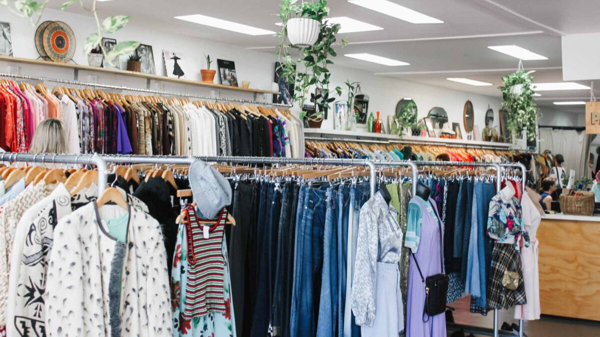 ¿Qué hacer con la gran cantidad de ropa que compramos pero no usamos?