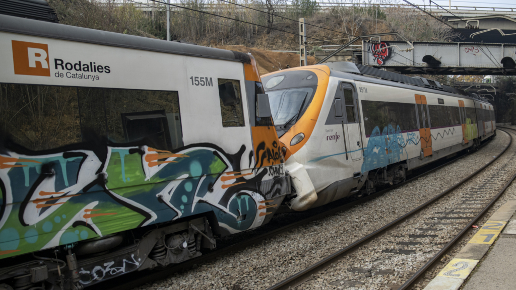 Un choque de dos trenes en Barcelona deja 155 pasajeros heridos
