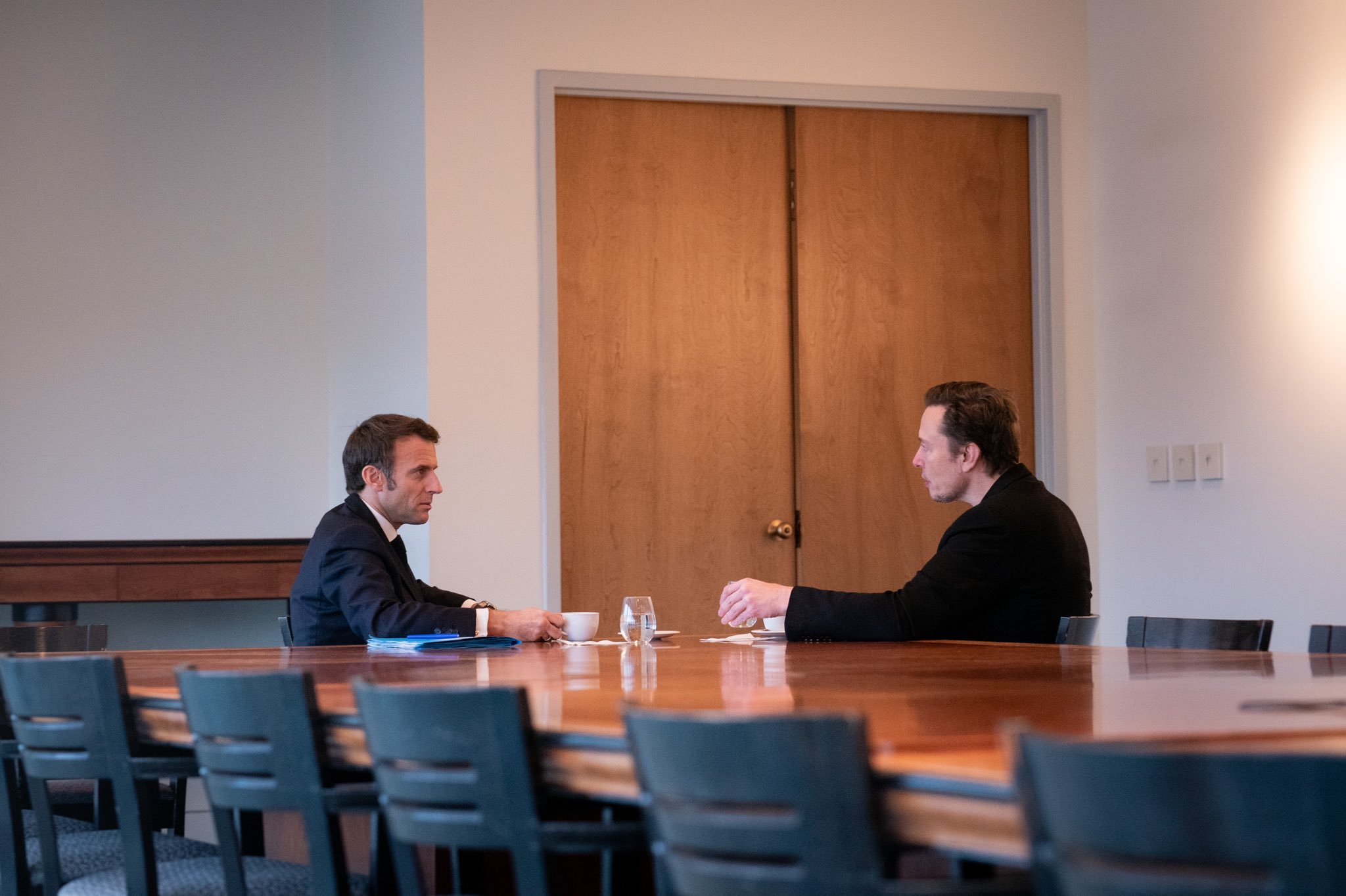 Macron define su reunión con Elon Musk sobre Twitter como "clara y sincera"