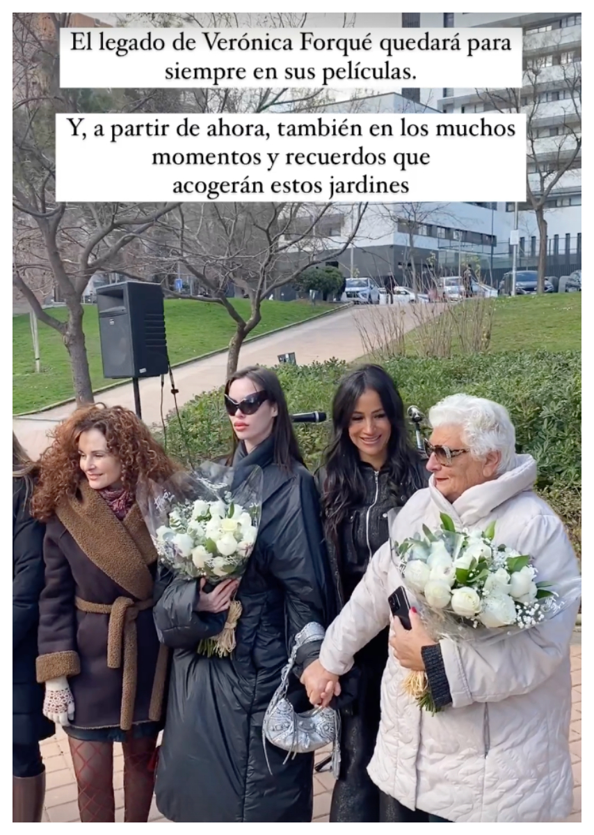 María Iborra, con zapatos de forma fálica en el homenaje a su madre ...