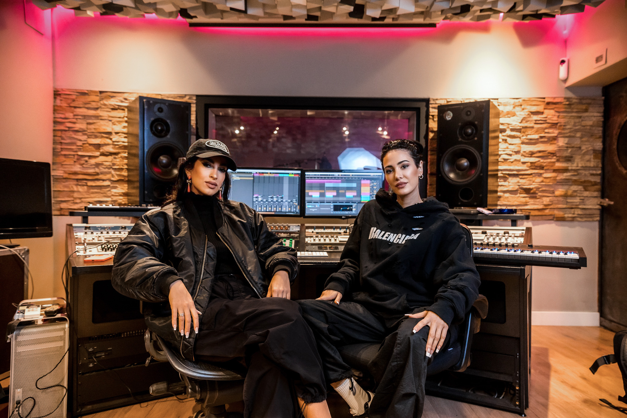 Mëstiza, las DJ que revolucionan la estética de la electrónica