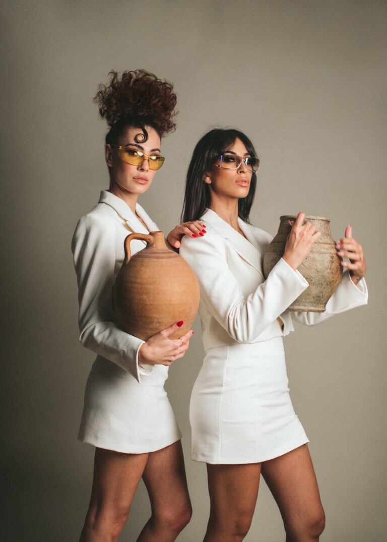 Mëstiza, las DJ que revolucionan la estética de la electrónica
