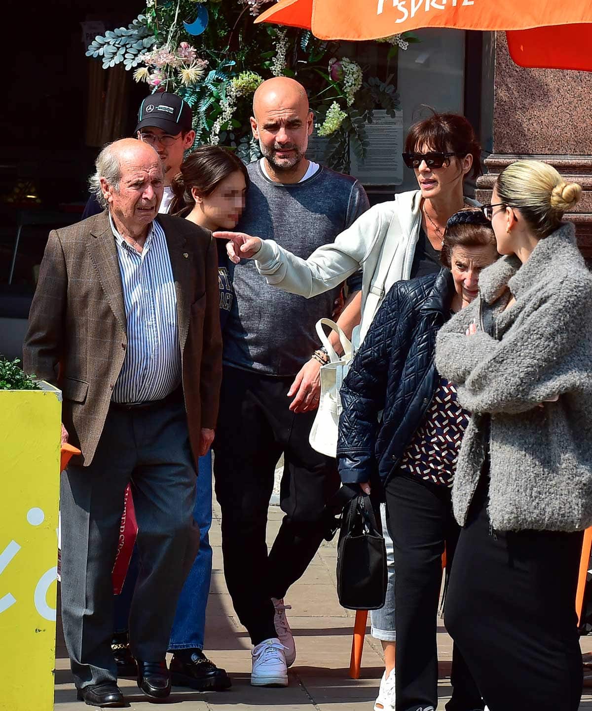 El hijo de Pep Guardiola vuela solo: así son el entrenador y su familia ...