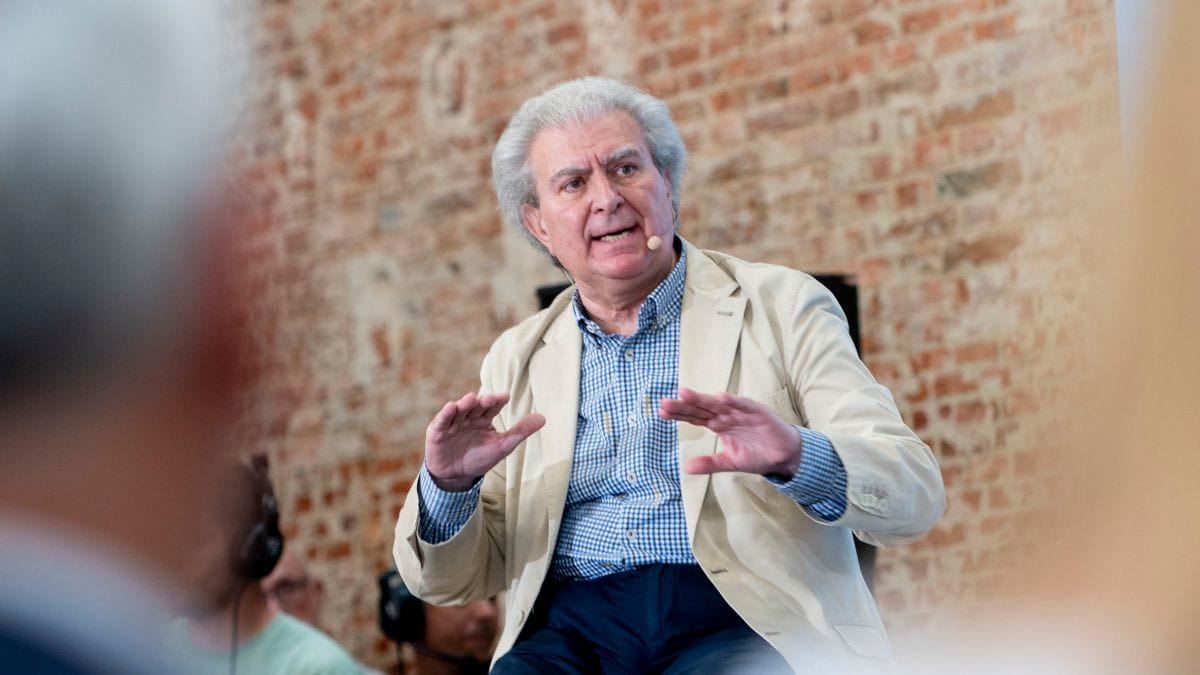 El exministro del PSOE César Molina apoya a Feijóo: «Es sensato, capaz ...