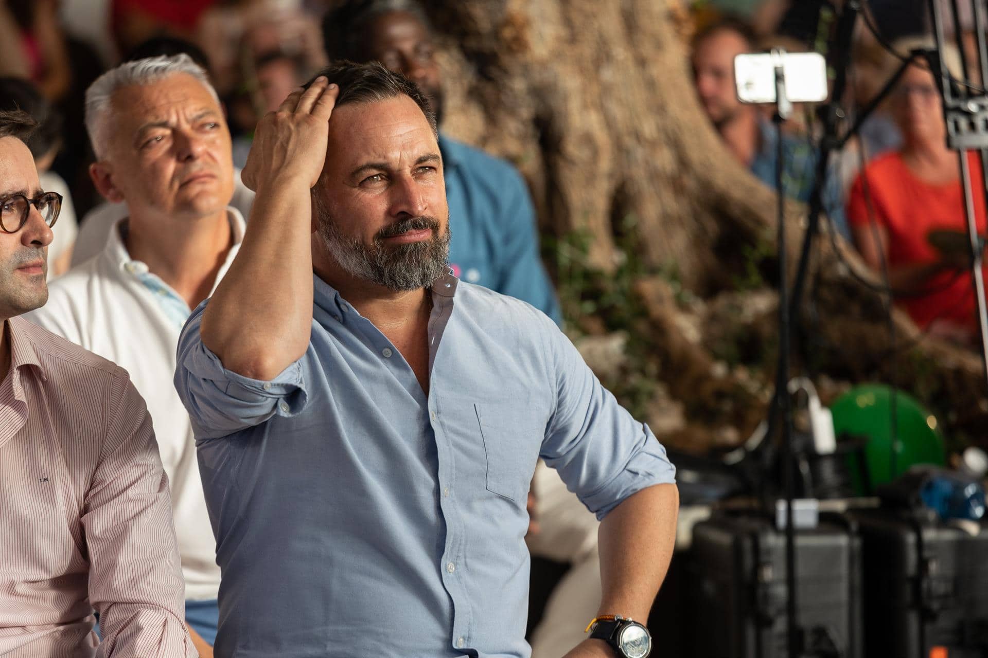 Abascal dice que «no nos dejaremos chantajear por coincidir con el PSOE ...