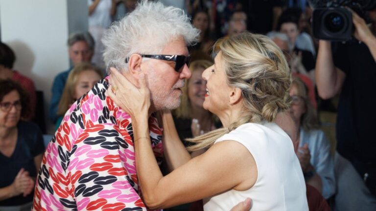 La discreta relación de Almodóvar y su novio, Fernando Iglesias: «Tiene ...