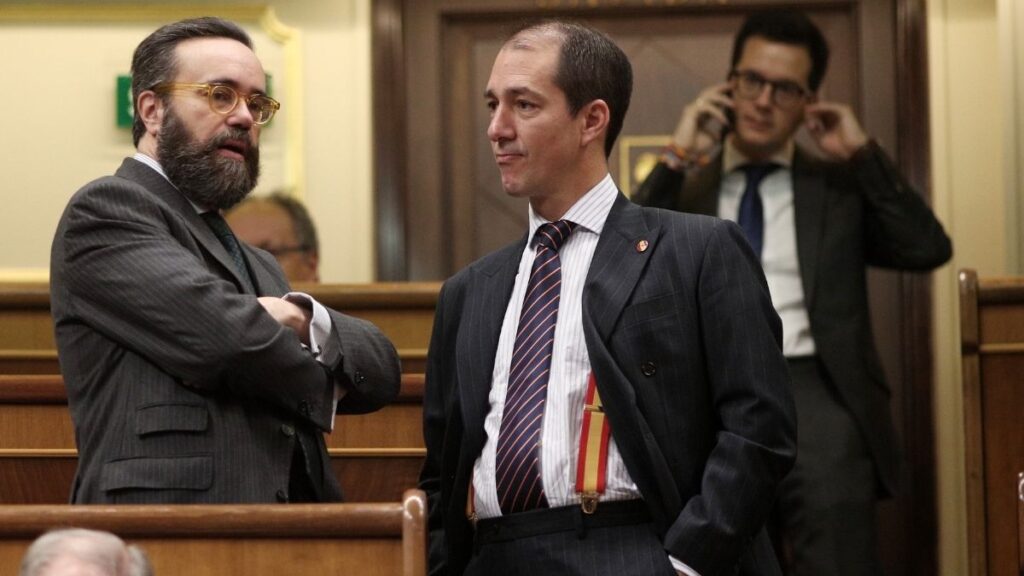 El exdiputado Víctor González (Vox), retenido, interrogado y expulsado ...