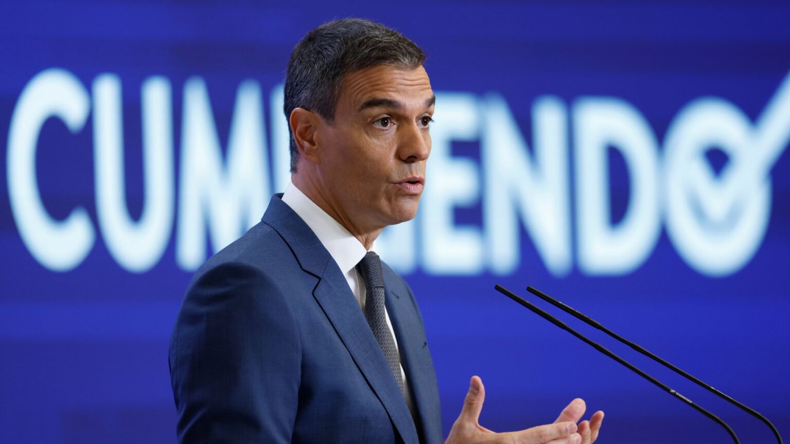 Sánchez defiende la querella contra el juez Peinado por la «dignidad de ...