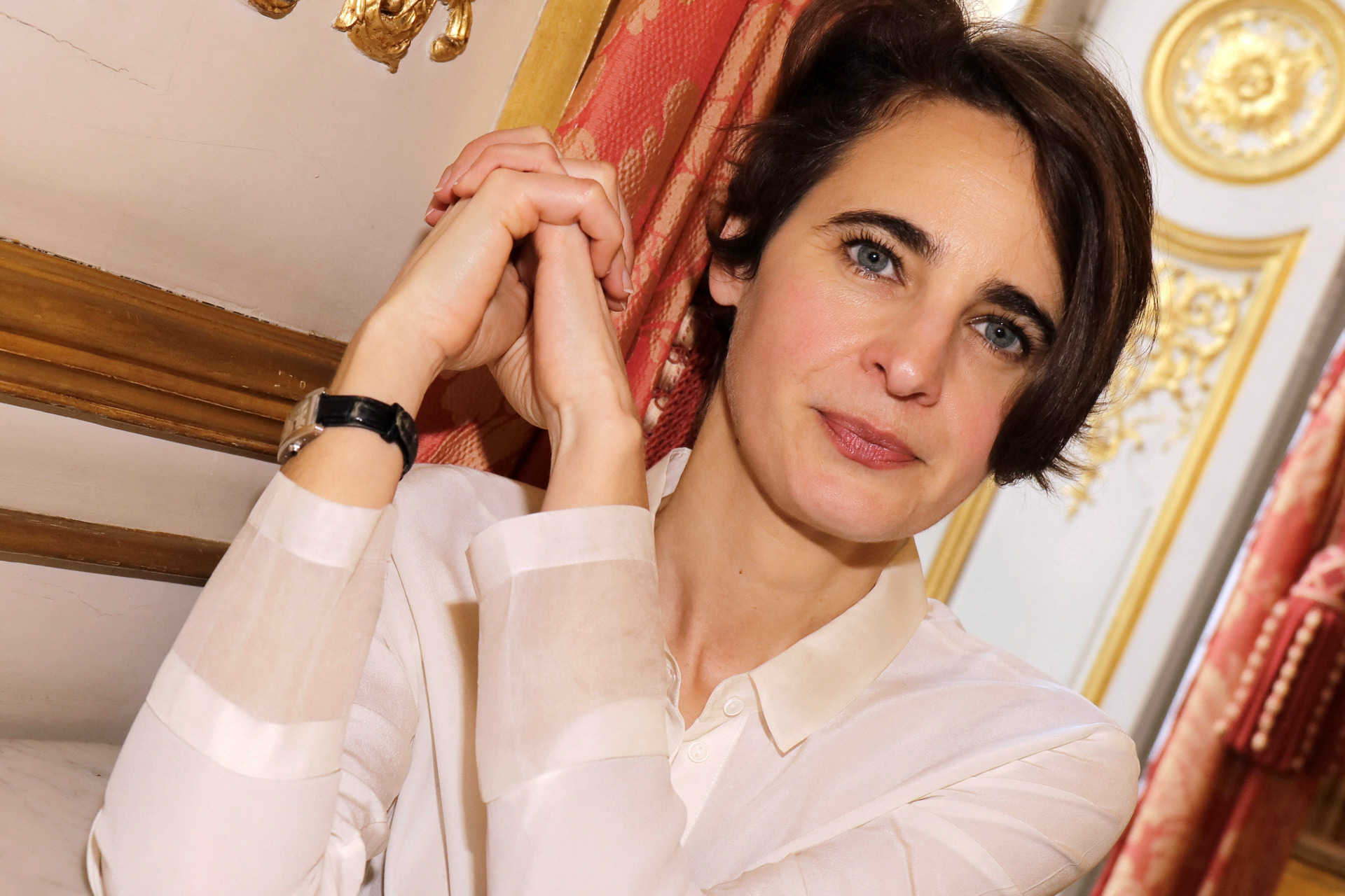 Laurence Debray: quién es la mujer que ha escrito las memorias del rey ...