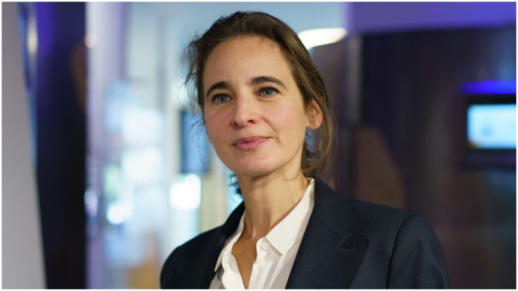 Laurence Debray: quién es la mujer que ha escrito las memorias del rey ...