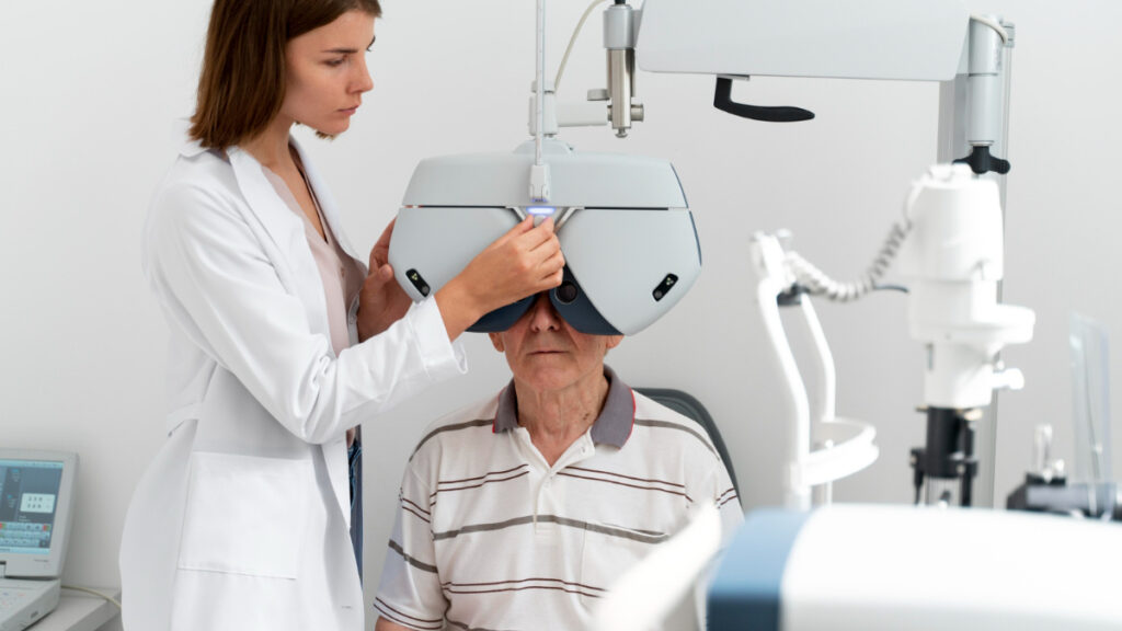 Arco senil: qué es y por qué aparece este borde blanquecino alrededor ...