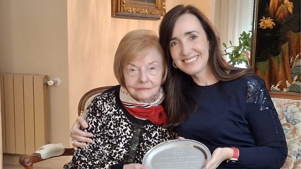 La vicepresidenta argentina visita a Isabel Perón en Madrid por el Día ...