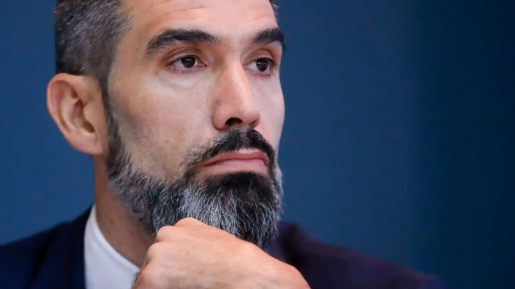 El exfutbolista Fernando Sanz relata su calvario en el Madrid: «La ...