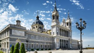 Día de la Almudena: qué día es y dónde es festivo