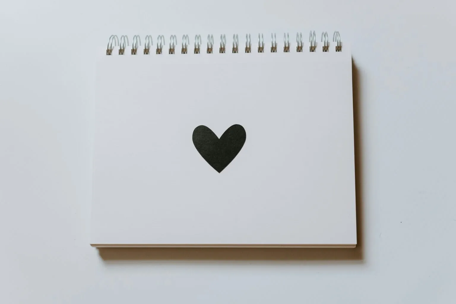 ¿Qué quiere decir el corazón negro de WhatsApp?