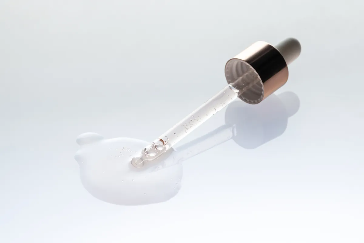 Sérum facial: descubre cómo y cuándo utilizarlo para obtener los ...