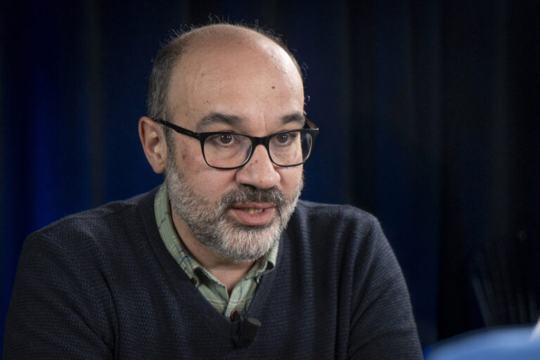 Alberto Olmos: «Me fascina esa prostitución de los que siempre apoyan a ...