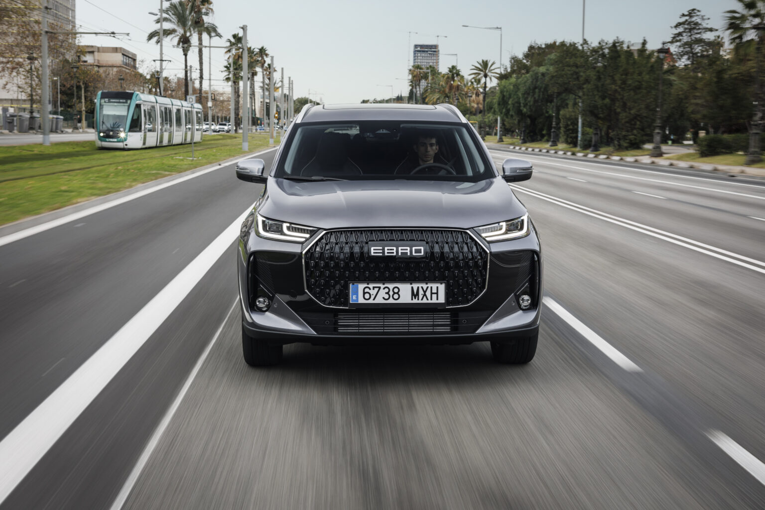 El nuevo Ebro s700 se presenta repleto de equipamiento a un precio ...