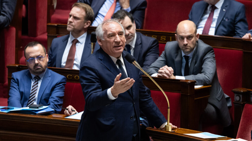 Bayrou se enfrentará a otra moción de censura tras aprobar los ...