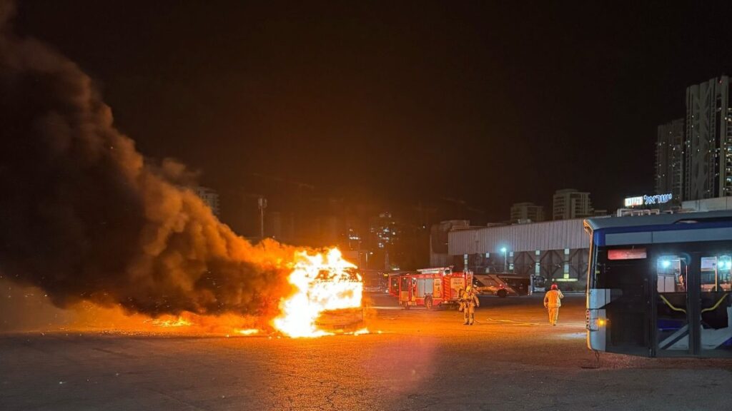 Israel investiga la explosión simultánea de tres autobuses vacíos al ...