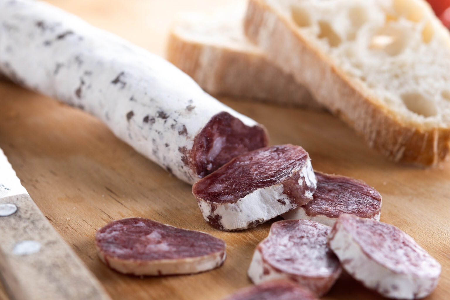 Un experto desvela los beneficios de la parte blanca del fuet