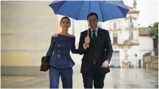 Manuela Villena, mujer de Juanma Moreno, brilla otra vez: el dos piezas ...