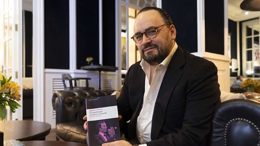 Ignacio Peyró: «Creo que en España hemos sido injustos con Julio Iglesias»