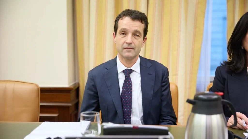 Indra estudia comprar la empresa Escribano, su segundo accionista