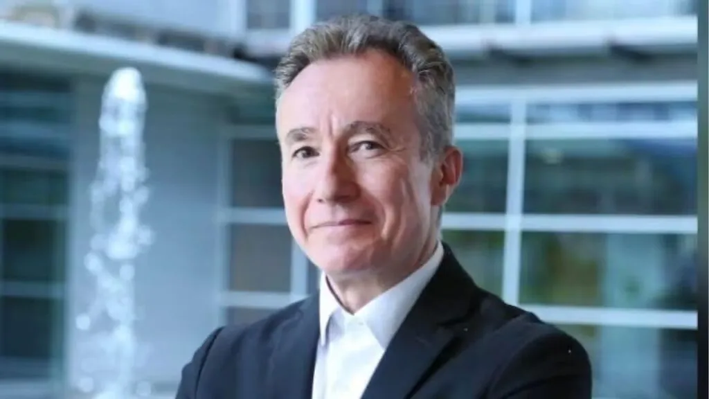 Movistar+ 'ficha' al director de Relaciones Institucionales de Indra, Sergio Sánchez