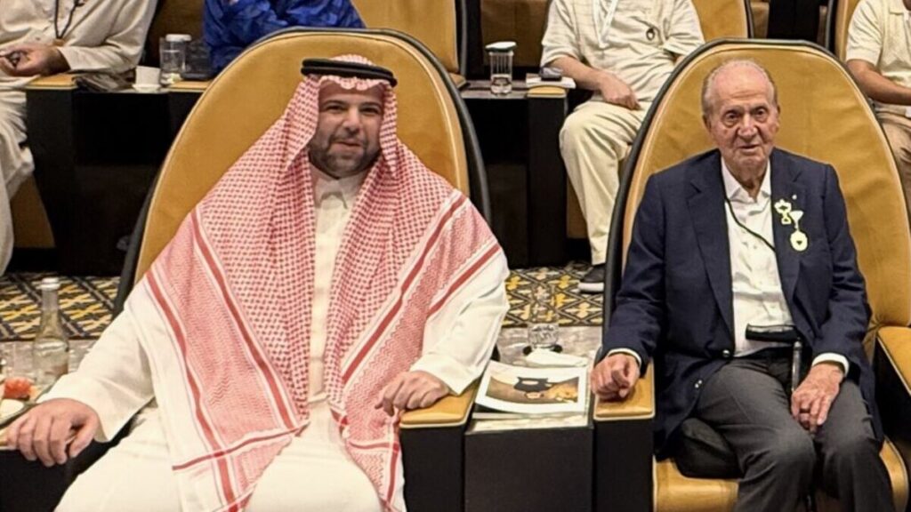 El rey Juan Carlos reaparece en la hípica de Dubái tras su demanda ...