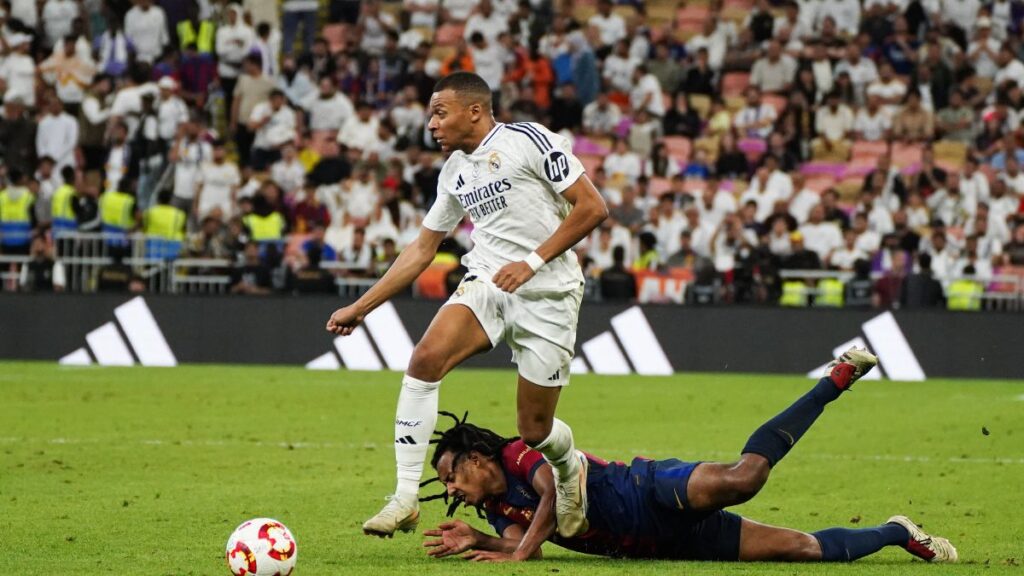 Barça y Madrid llegan 'tocados' al clásico más decisivo