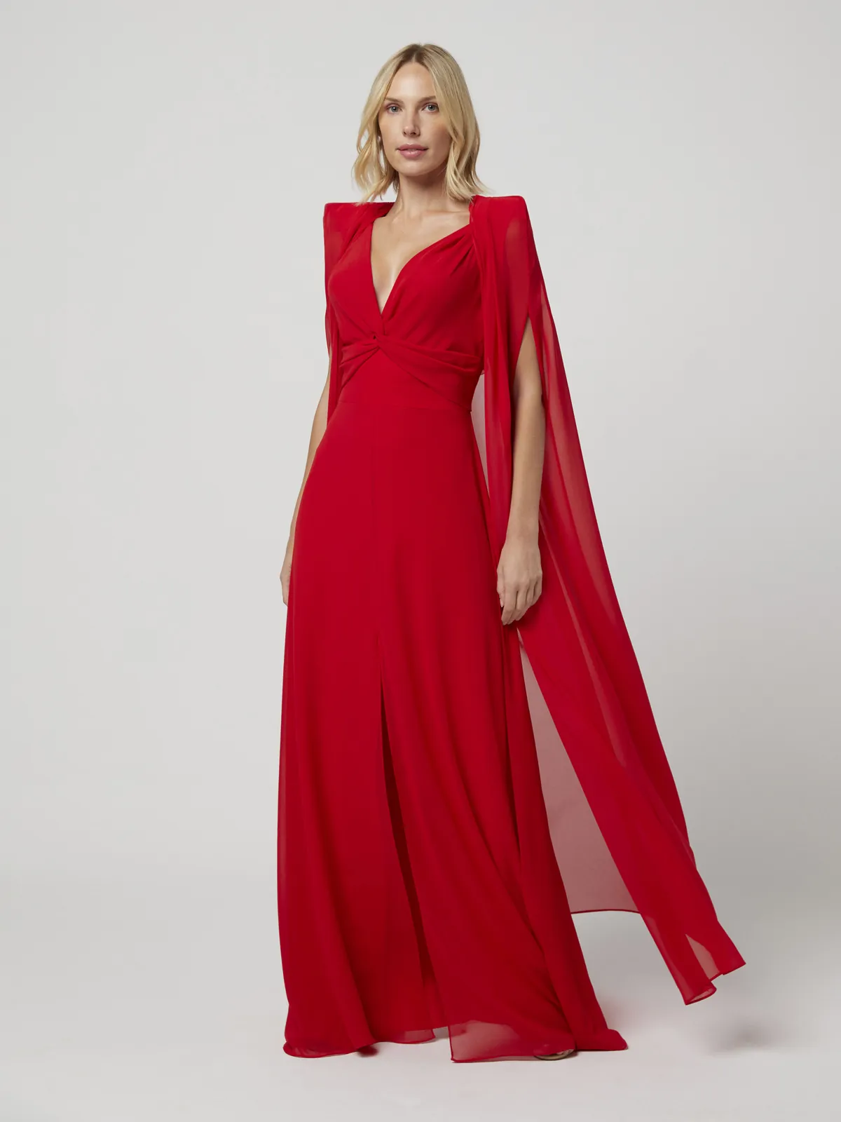 Los vestidos con capa son la elección perfecta para los 'looks' de ...