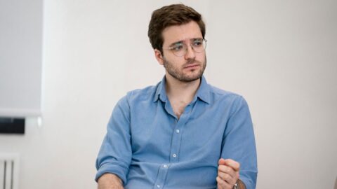 Moncloa contrata a Alán Barroso para hacer vídeos sobre Franco