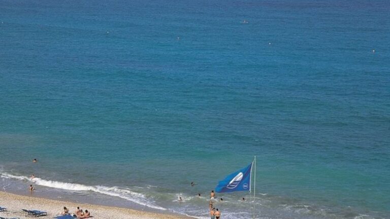 España vuelve a liderar el mundo en banderas azules: 749 playas con sello