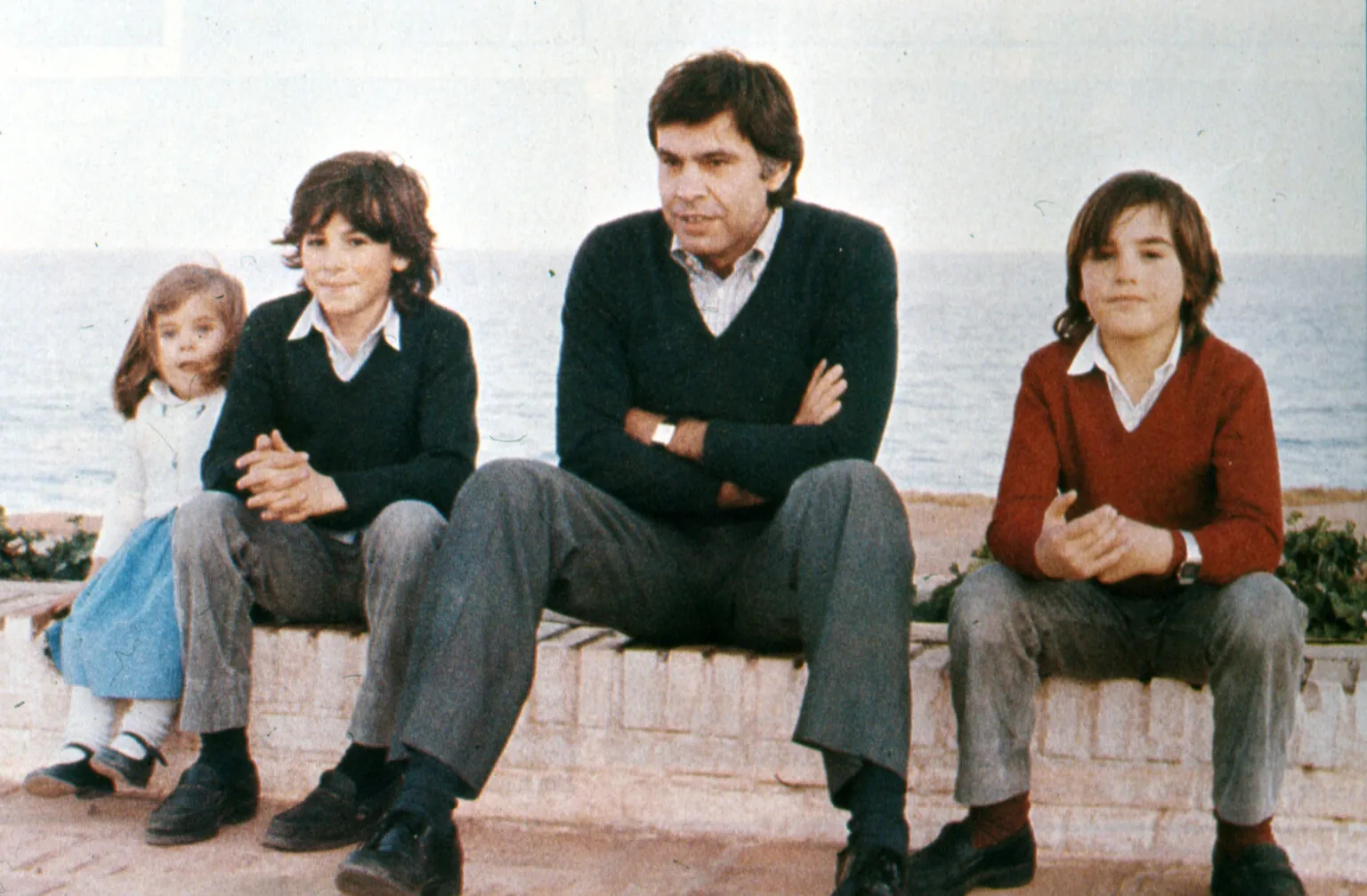El perfil familiar de Felipe González: junto a su mujer actual, hijos y nietos durante la jubilación
