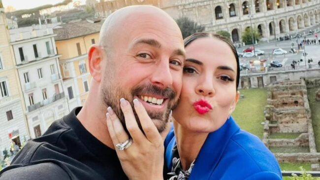 El refugio de Pepe Reina tras su retirada: su mujer Yolanda, una familia numerosa y amigos