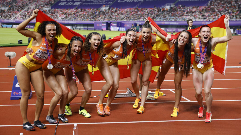 España se corona en el Mundial de relevos: las chicas logran oro en 4x400 y plata en 4x100