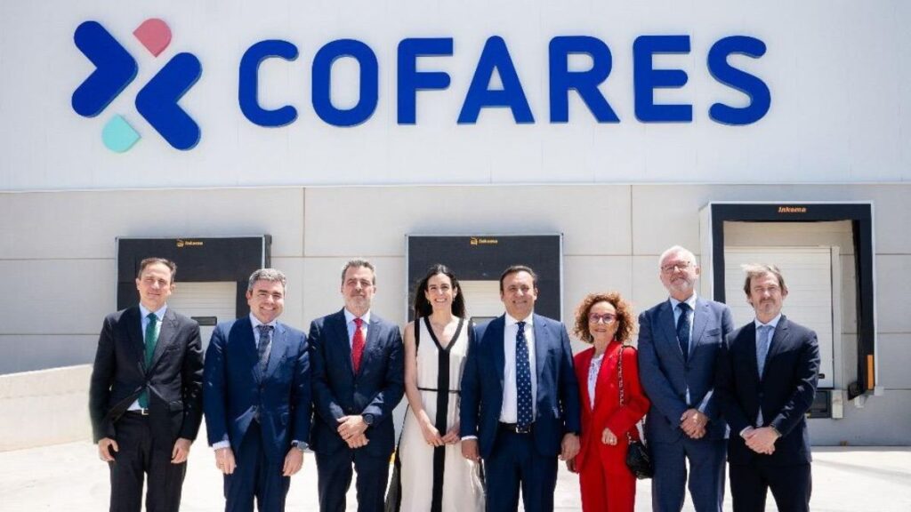 Eduardo Pastor inaugura el nuevo almacén de Cofares en Tarragona