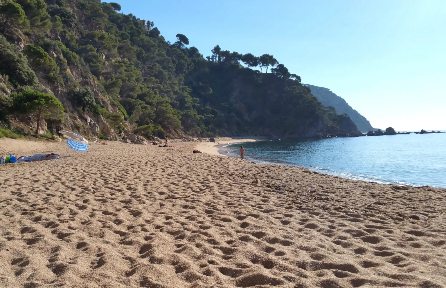 La cala más escondida de la Costa Brava con acceso solo a pie y aguas ...