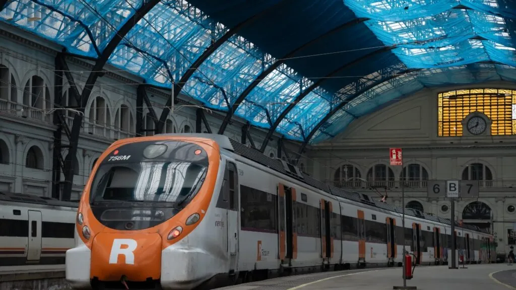 Cuatro heridos graves en el descarrilamiento de un tren de Rodalies en ...