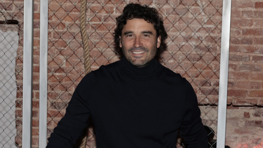 La finca del actor Álex García en la sierra de Madrid: junto a un ...