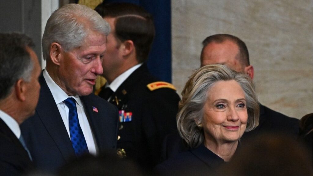Bill Clinton exige que su audiencia sobre el caso Epstein sea pública y ...