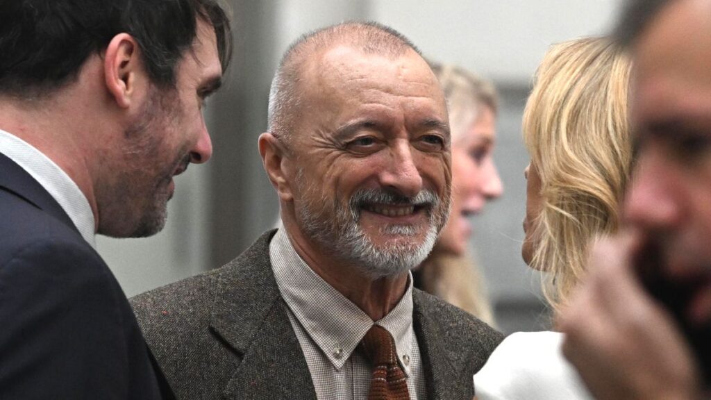 El lado romántico de Pérez-Reverte: su mujer, Blanca, y cuando pidió un ...