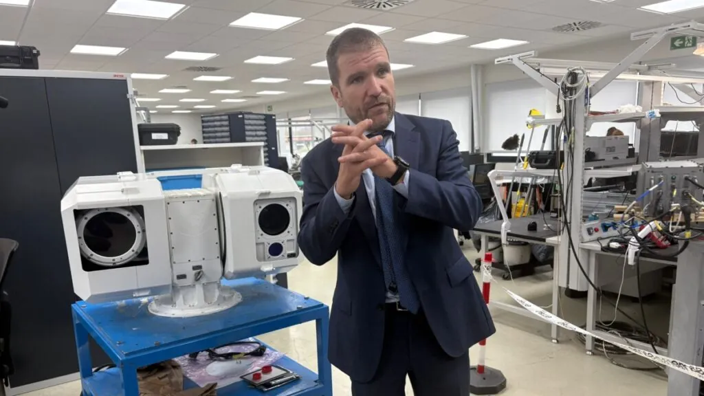 Javier Escribano prevé una fusión con Indra en un mes y niega conflicto de intereses