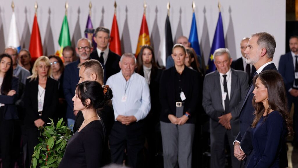 La tensión de las familias vuelve a explotar y rompe la solemnidad del ...