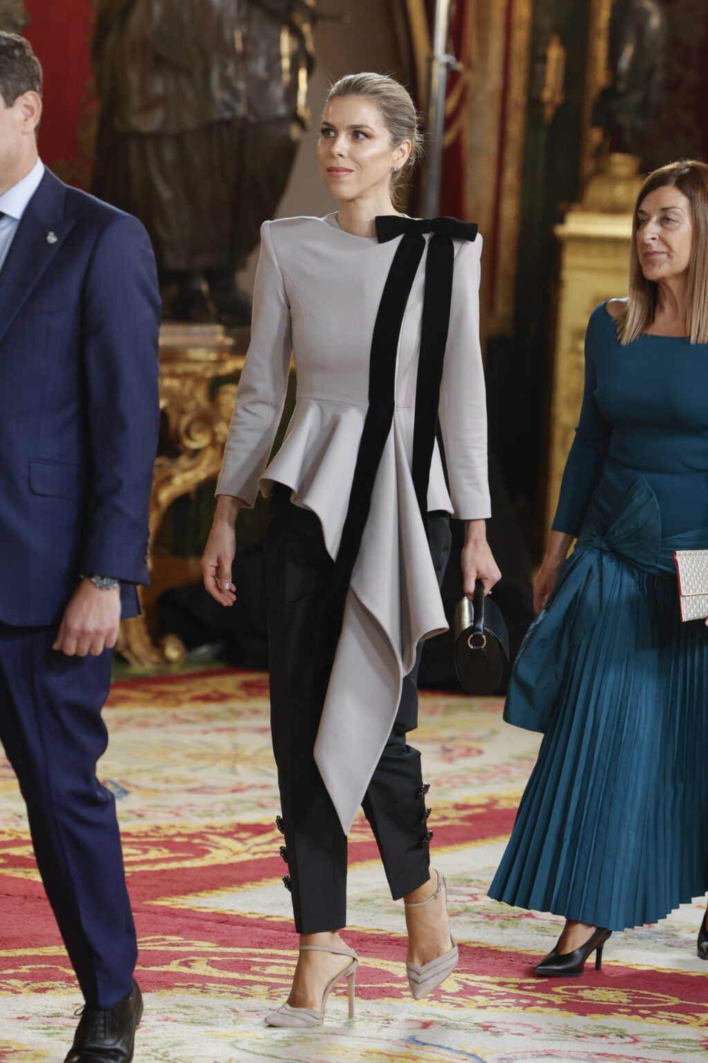 Ester Muñoz y Manuela Villena, sublimes en el 12-O: sus looks 'made in ...