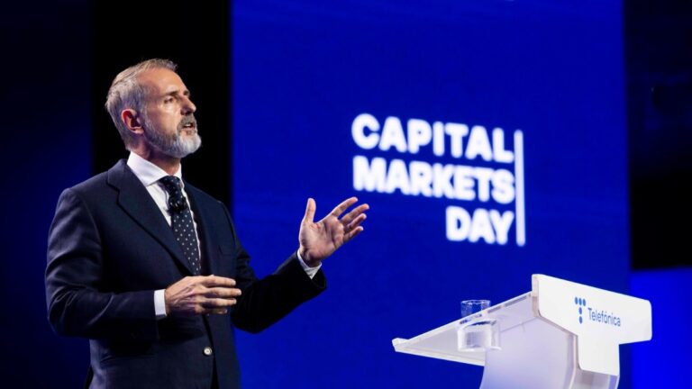 Murtra logra contener los planes de Moncloa en su primer año en Telefónica