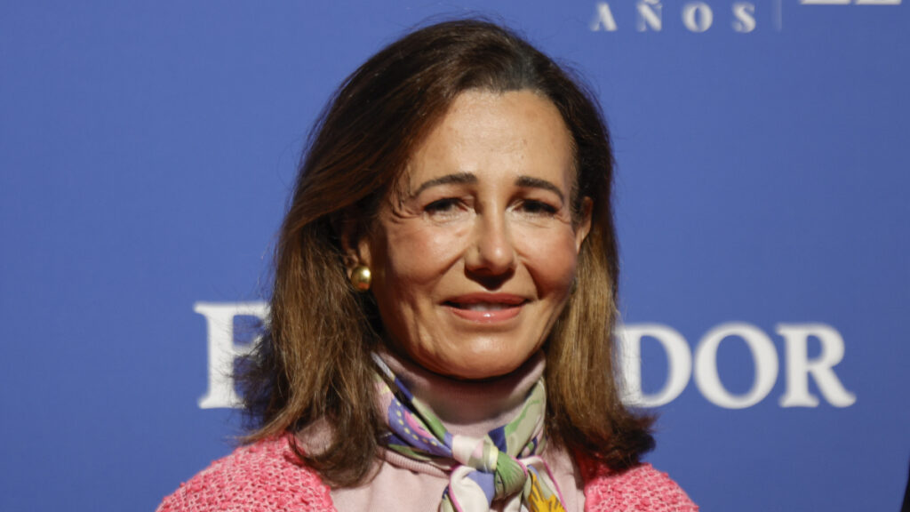 La casa de verano de Ana Botín en Santander donde hace yoga y contempla ...