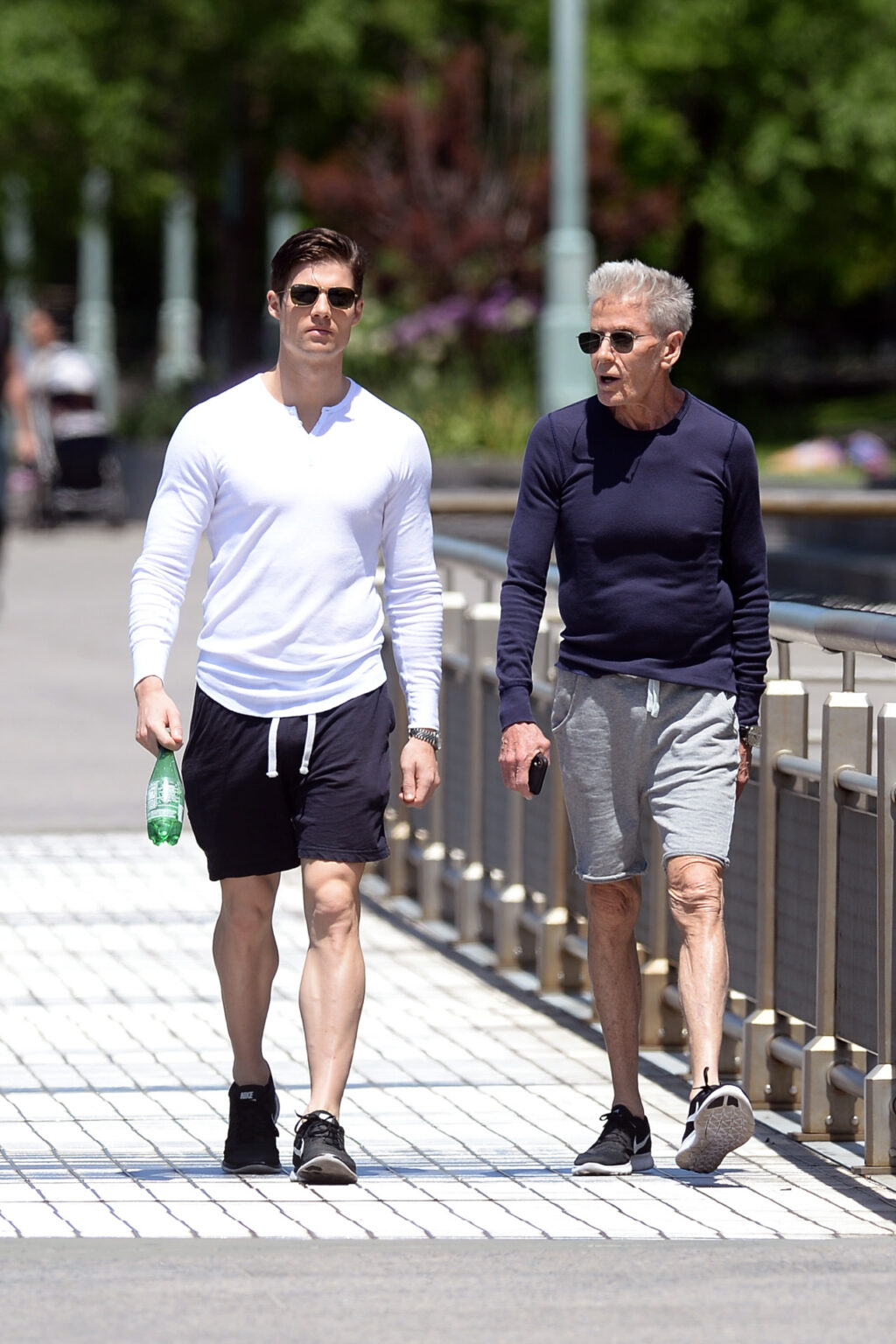 La relación del diseñador Calvin Klein con Kevin, 46 años más joven que ...